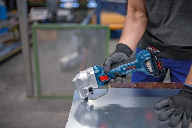 GNA 18V-16 E Cordless Nibbler | Bosch Professional