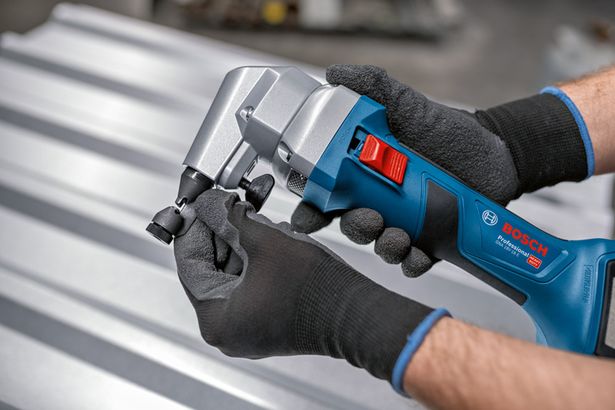 GNA 18V-16 E Cordless Nibbler | Bosch Professional