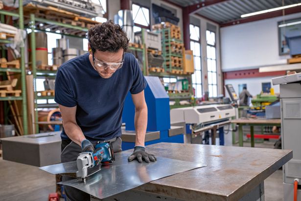 GSC 18V-16 E Cordless Metal Shear | Bosch Professional